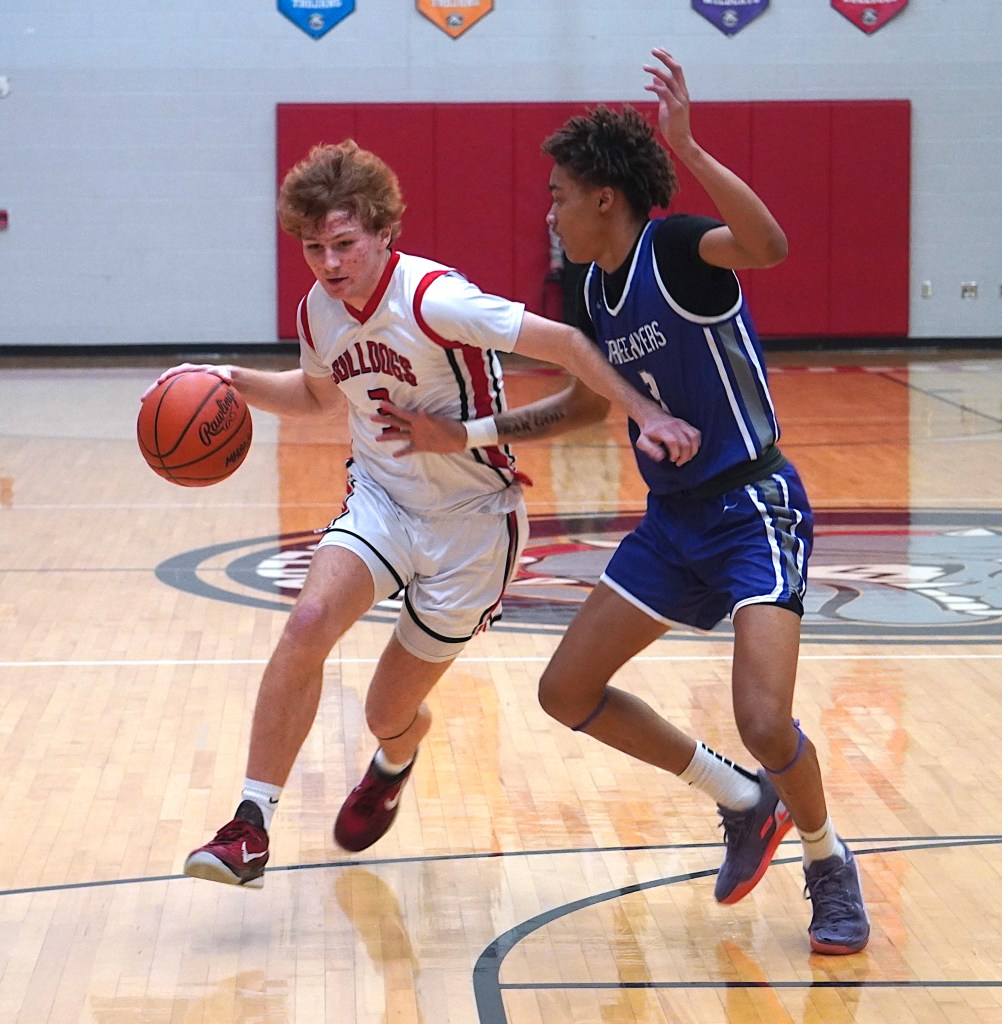 Bulldog basketball wins thriller against Wildcats | South County News